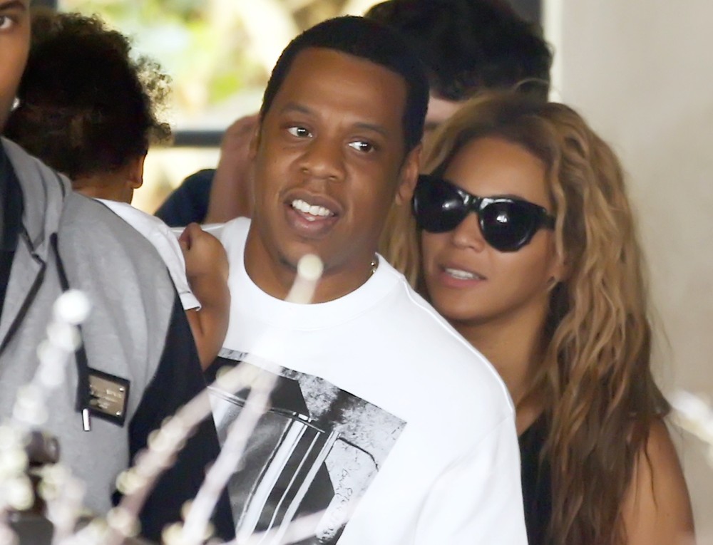 jay-z Picture 1 - Beyonce, Jay Z and Blue Ivy Leaving Their Hotel