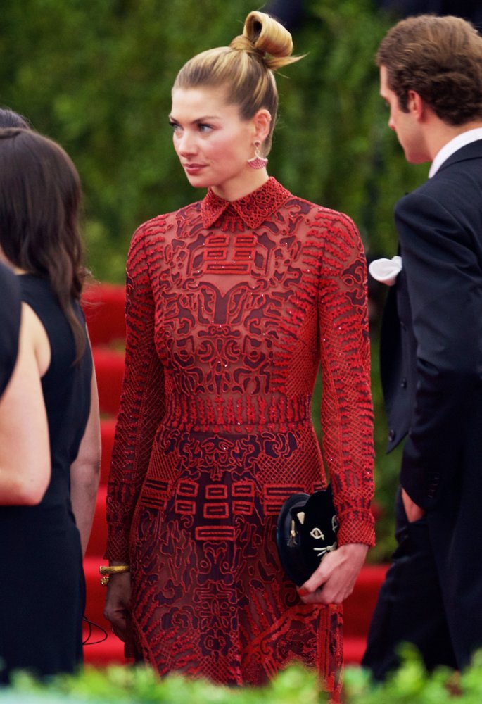 jessica-hart Picture 1 - China: Through The Looking Glass Costume ...