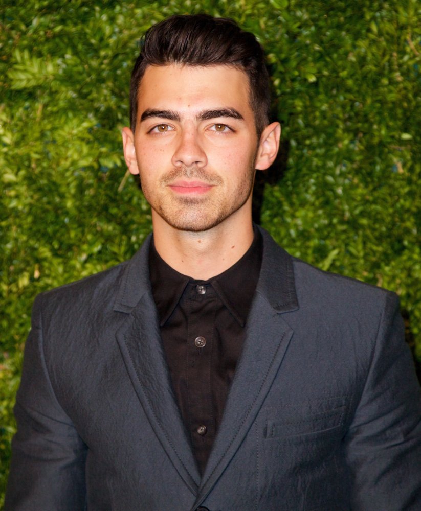 joe-jonas Picture 1 - 11th Annual CFDA-Vogue Fashion Fund Awards - Arrivals