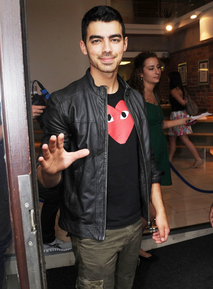 joe-jonas Picture 1 - Joe Jonas Visits Real Radio and Key 103FM Radio ...