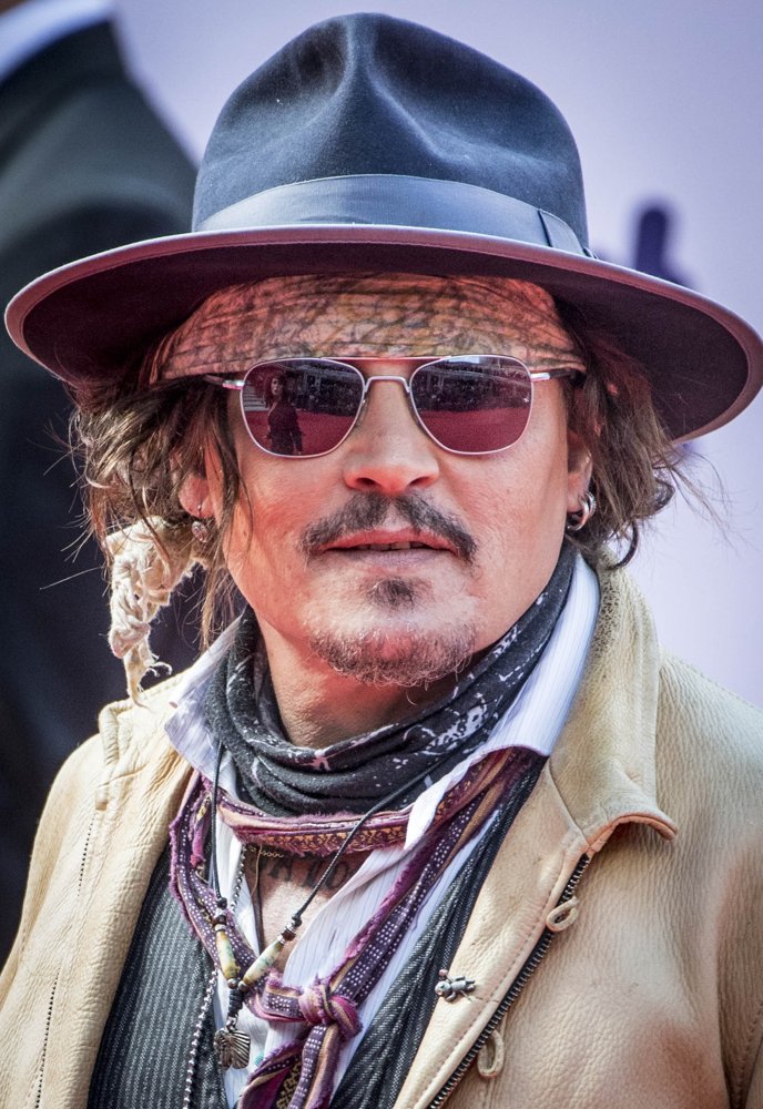 johnny-depp Picture 1 - The Red Carpet of The 16th Rome Film Fest ...