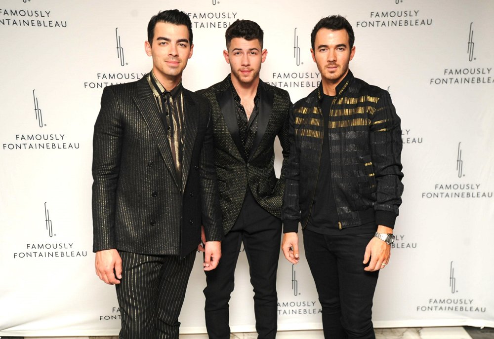 Jonas Brothers Picture 1 - Jonas Brothers Ring in 2020 Poolside ...