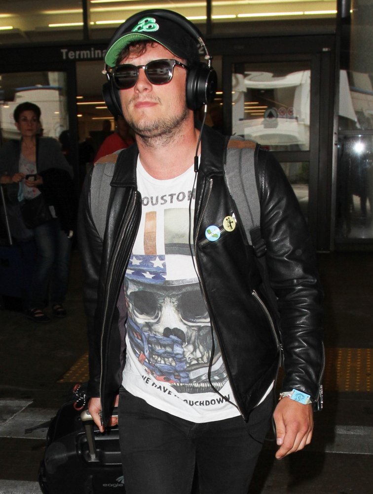 josh-hutcherson Picture 1 - Josh Hutcherson Arrives at Los Angeles ...