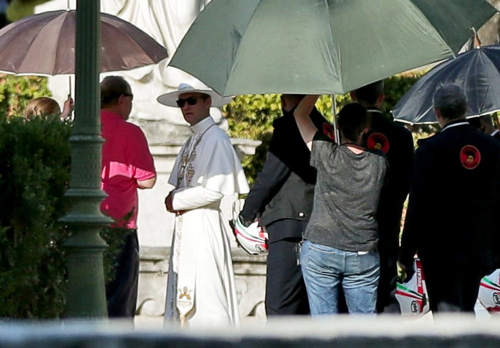jude-law Picture 1 - Jude Law Filming Scenes for The Young Pope