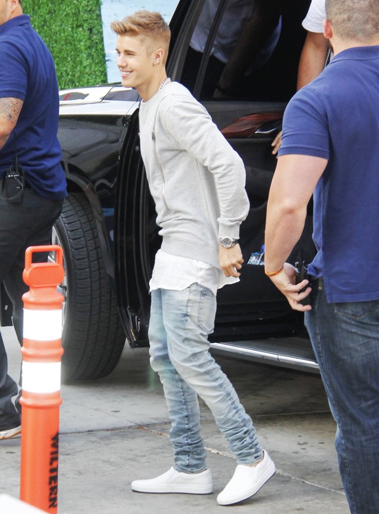 justin-bieber Picture 1 - The 16th Annual Young Hollywood Awards - Arrivals