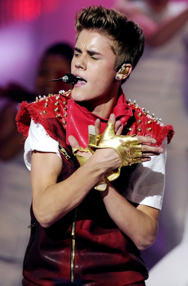 Justin Bieber Picture 1 - 2012 MuchMusic Video Awards - Show