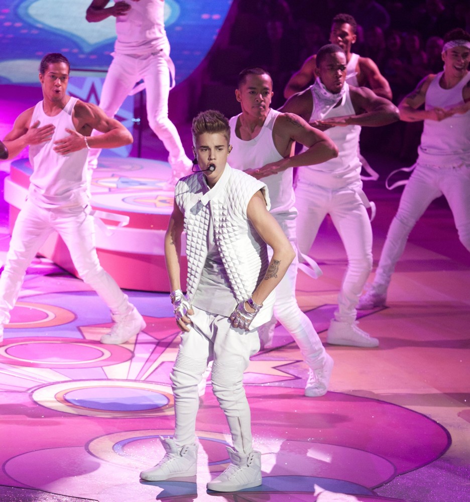 Justin Bieber Picture 1 - The 2012 Victoria's Secret Fashion Show - Inside