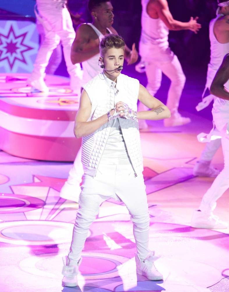 Justin Bieber Picture 1199 - The 2012 Victoria's Secret Fashion Show ...