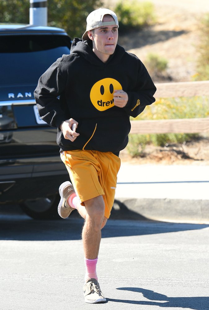 justin-bieber Picture 1 - Justin Bieber Goes for A Run