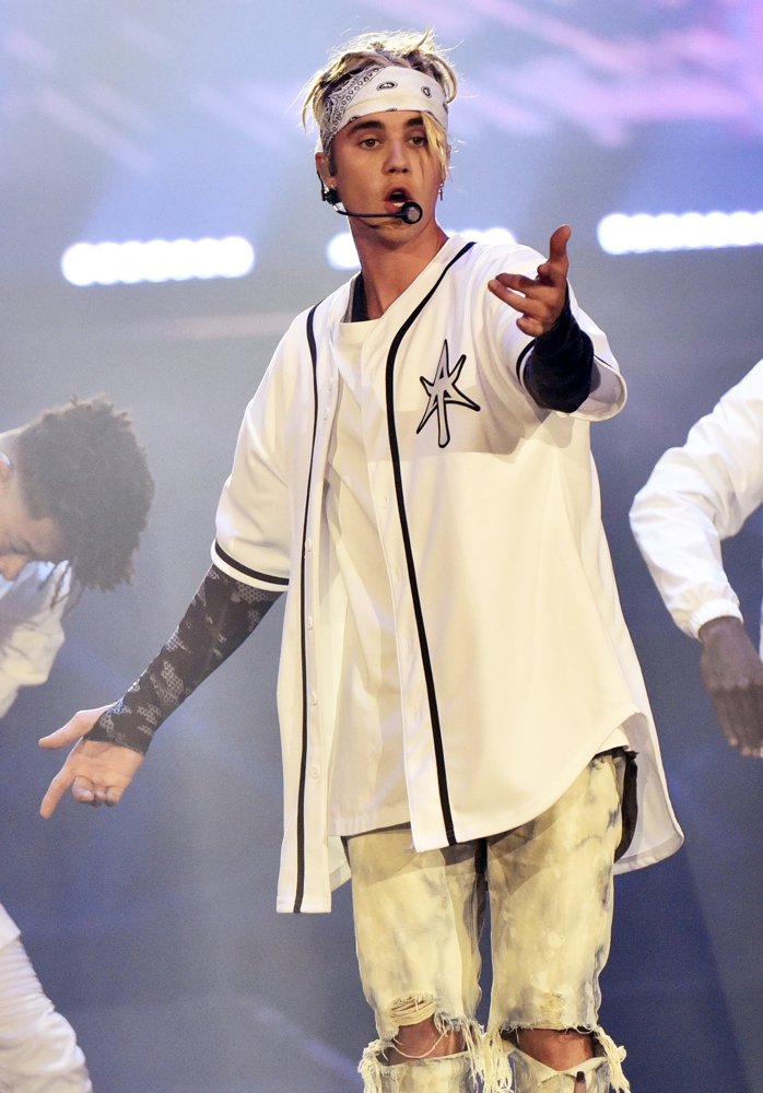 justin-bieber Picture 1 - Justin Bieber Performs on His Purpose World Tour