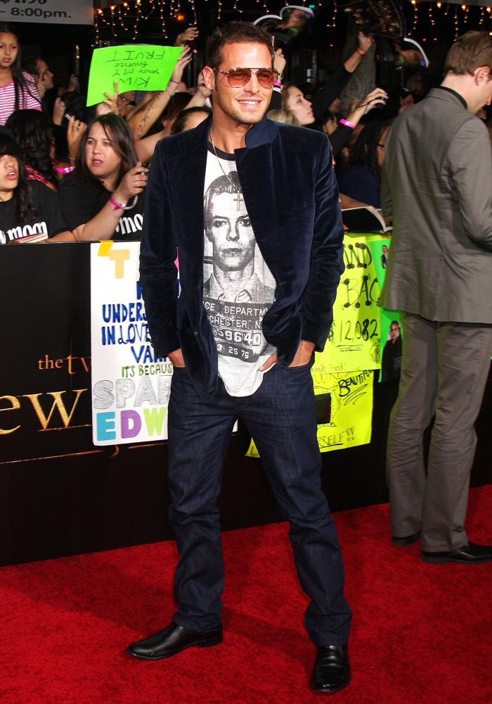 justin-chambers Picture 1 - The Los Angeles Premiere of The Twilight ...