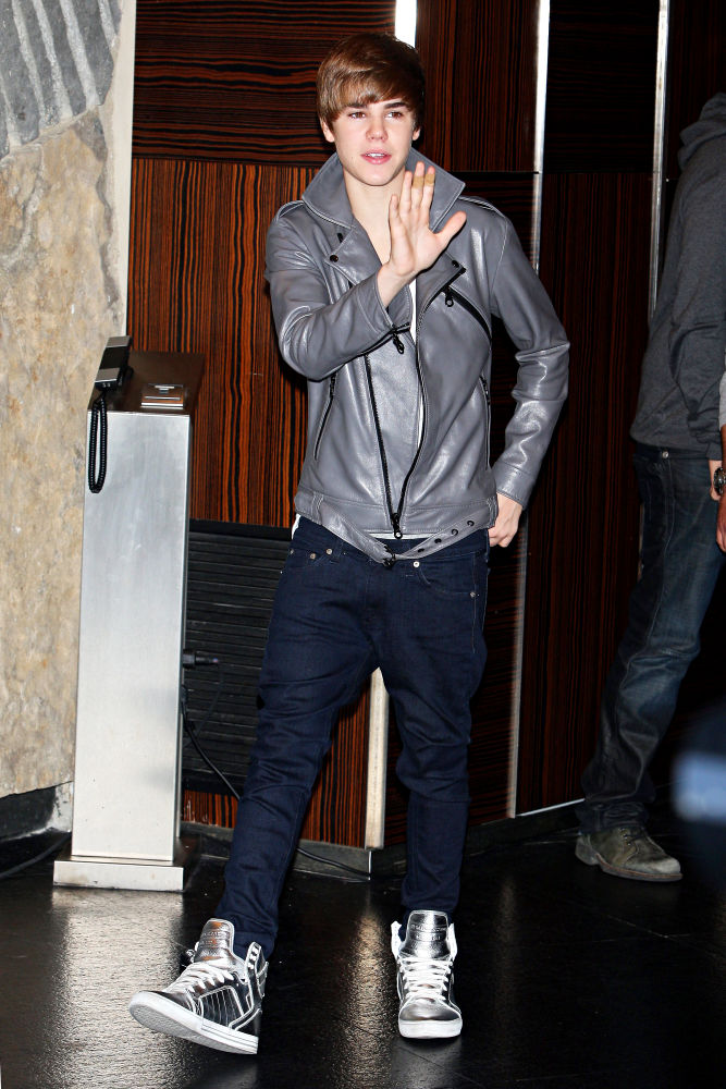 justin-bieber Picture 1 - Justin Bieber Attends A Photocall to Promote ...