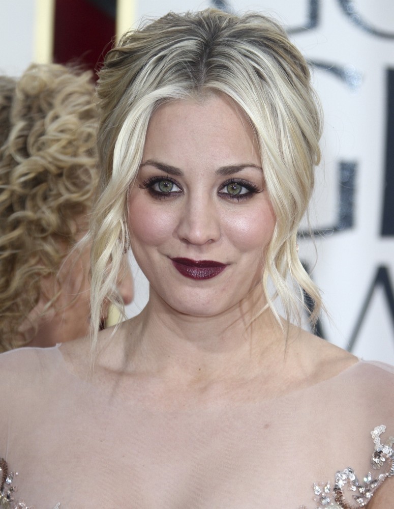 Kaley Cuoco Picture 94 - People's Choice Awards 2013 - Red Carpet Arrivals