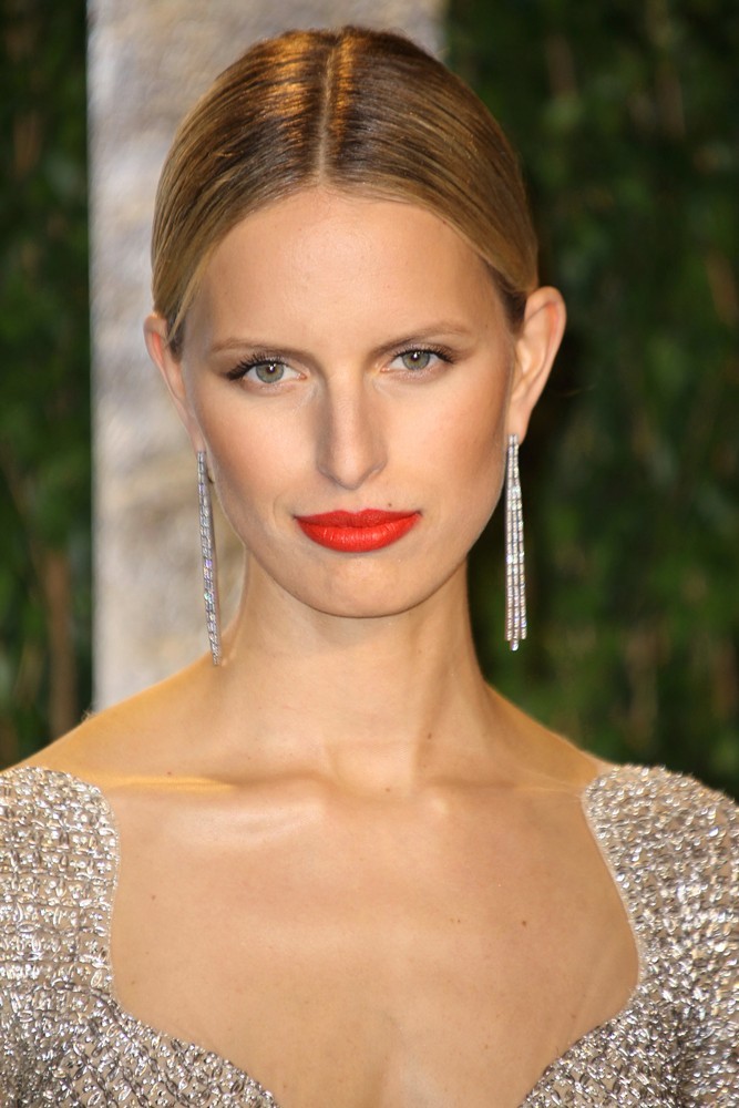karolina-kurkova Picture 1 - 2012 Vanity Fair Oscar Party - Arrivals