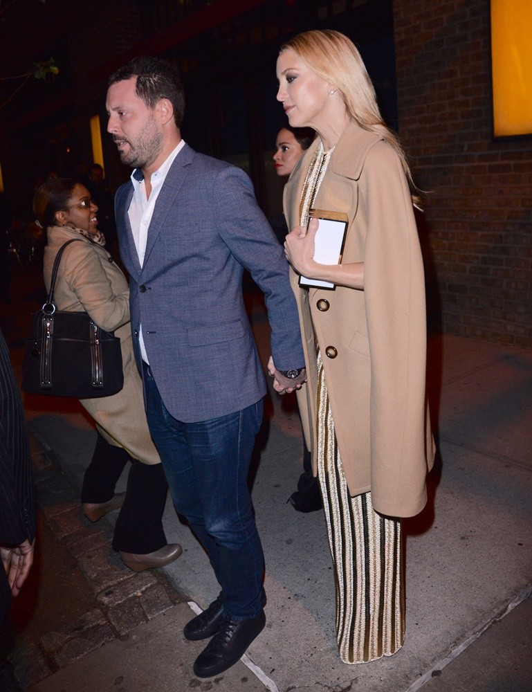 Kate Hudson Picture 1 - Kate Hudson Out and About in New York | AceShowbiz