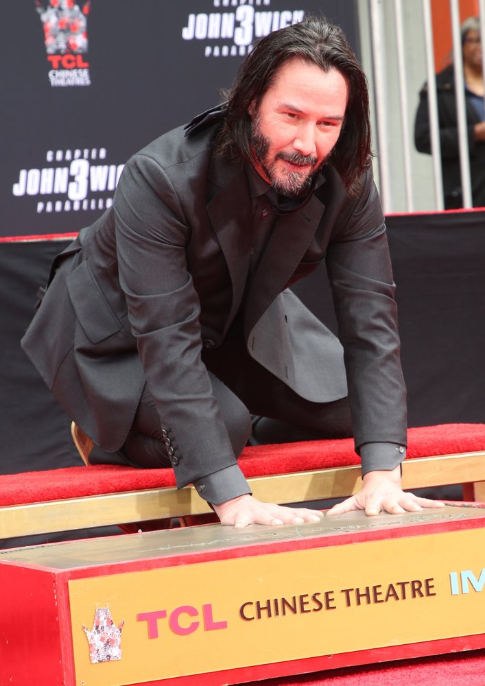 keanu-reeves Picture 1 - Keanu Reeves Places His Hand Prints in Cement