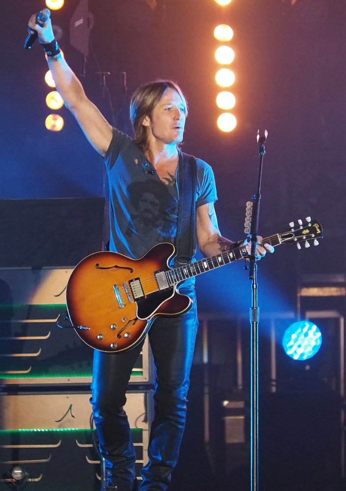 keith-urban Picture 1 - Keith Urban Performs