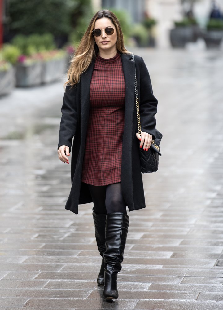 kelly-brook Picture 1 - Kelly Brook Seen Leaving Global Studios