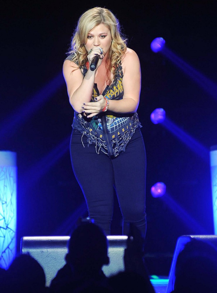 Kelly Clarkson Picture 79 - Kelly Clarkson Kicks Off The Start of Her ...