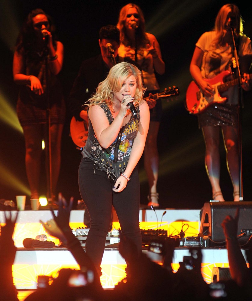 S.J. Clarkson Picture 124 - Kelly Clarkson Kicks Off The Start of Her ...