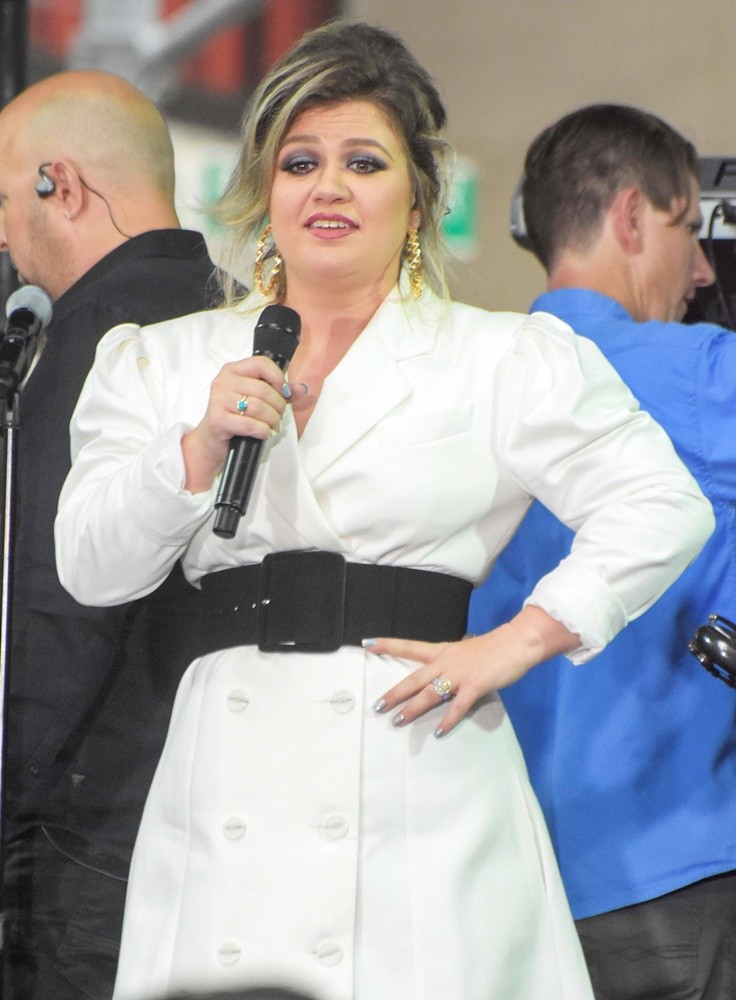 Kelly Clarkson Picture 1 - Today Show Day of The Girl