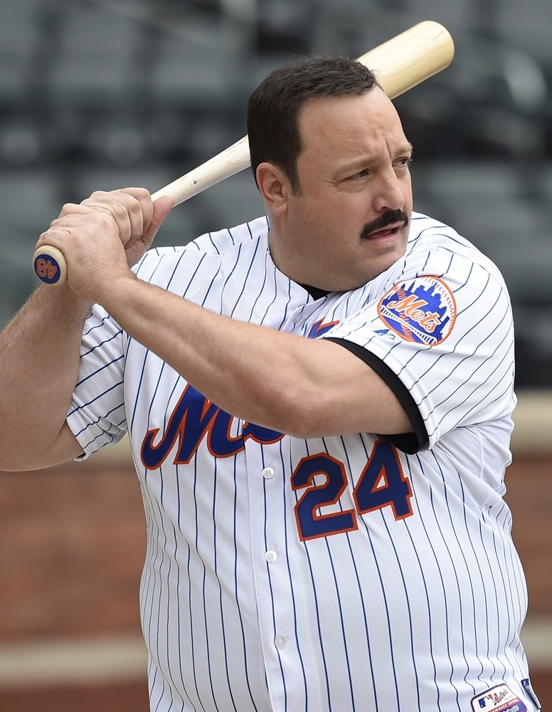 Kevin James Pictures with High Quality Photos