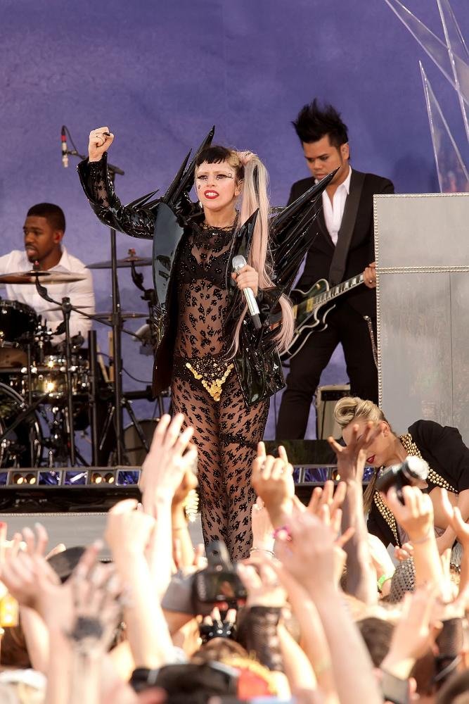 Lady GaGa Picture 1 - Lady GaGa Performs at Good Morning America ...