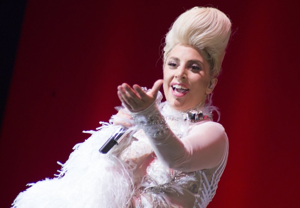 lady gaga Picture 1 - Lady GaGa and Tony Bennett Perform Live on Stage