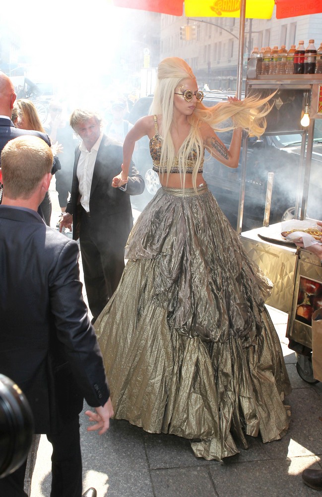 lady-gaga Picture 1 - Lady GaGa Is Seen on The Set of Photo Shoot ...