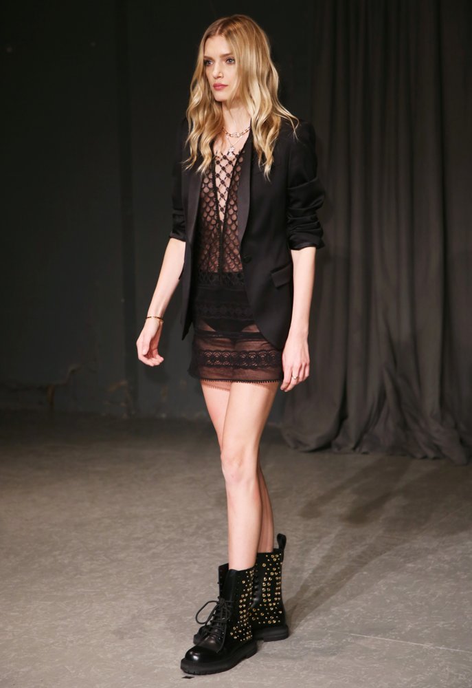 lily-donaldson Picture 1 - London Fashion Week Autumn-Winter 2017 ...