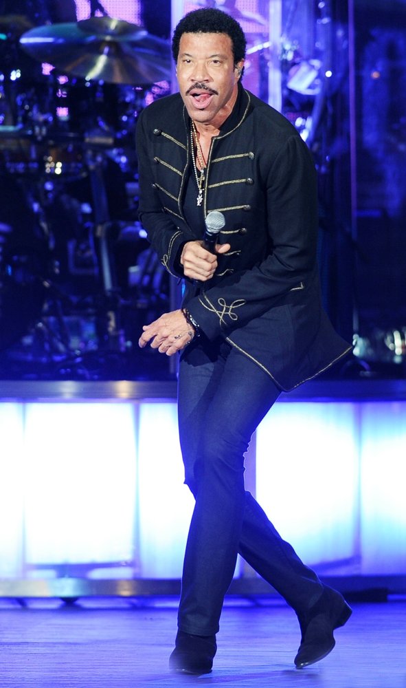 Lionel Richie Picture 74 - The Brit Awards 2015 - Arrivals
