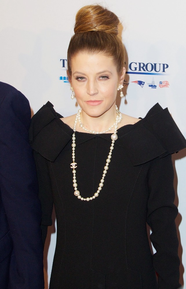 Lisa Marie Presley Picture 1 - Elton John AIDS Foundation's 12th Annual ...