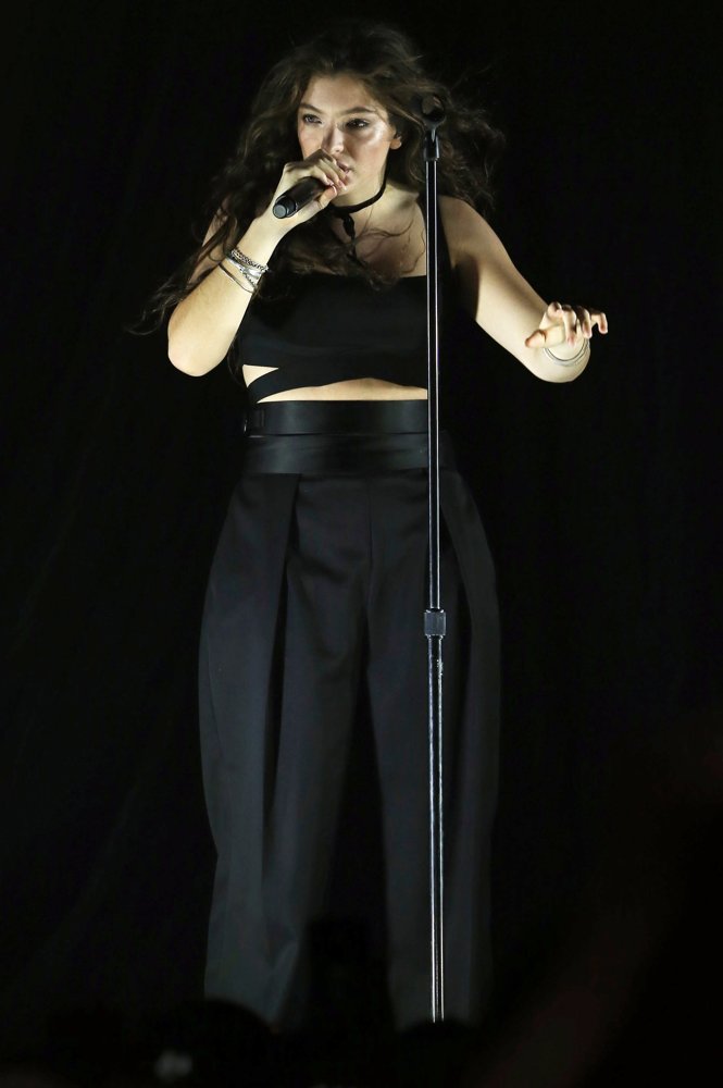 Lorde Picture 1 - Lorde Performing