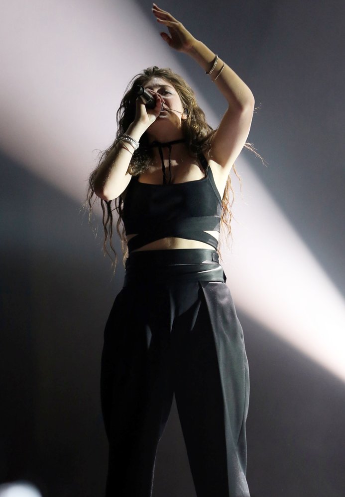 Lorde Picture 1 - Lorde Performing