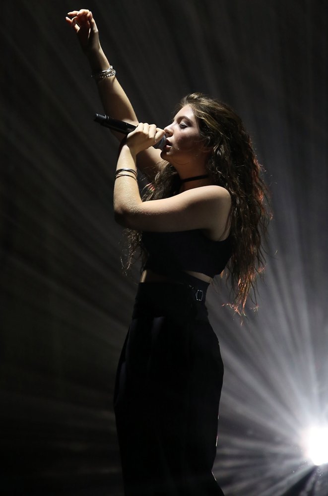 Lorde Picture 1 - Lorde Performing