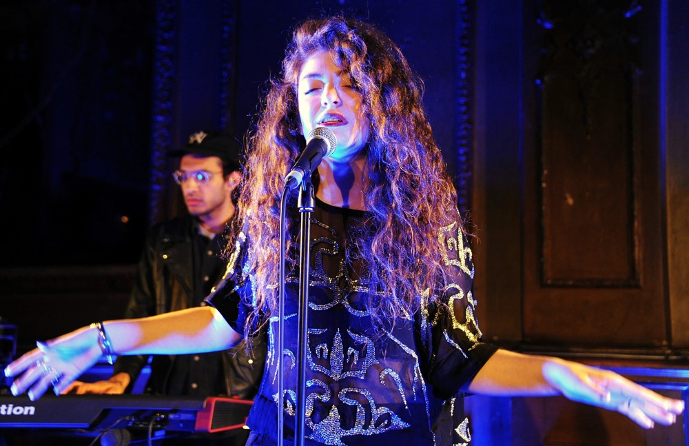 Lorde Picture 1 - Lorde Performing Live at A Showcase