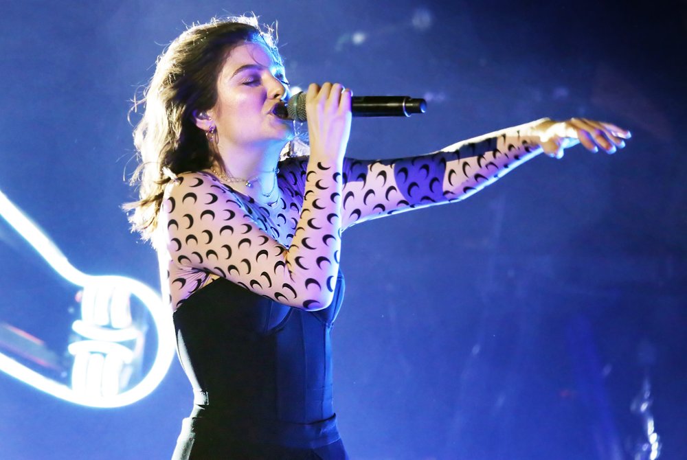 Lorde Picture 1 - Lorde Performs