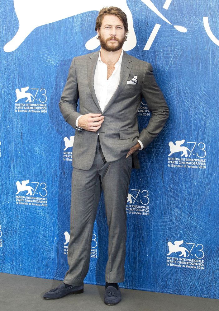 Luke Bracey Picture 15 - 2017 Vanity Fair Oscar Party - Arrivals
