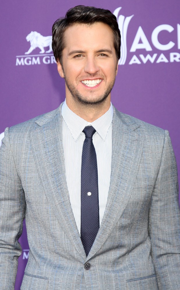 Luke Bryan Picture 1 - 2012 ACM Awards - Arrivals