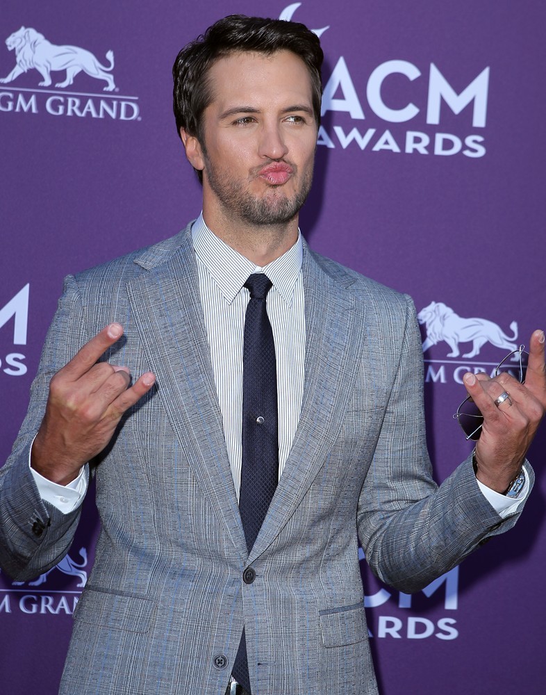 Luke Bryan Picture 21 - 2012 ACM Awards - Arrivals