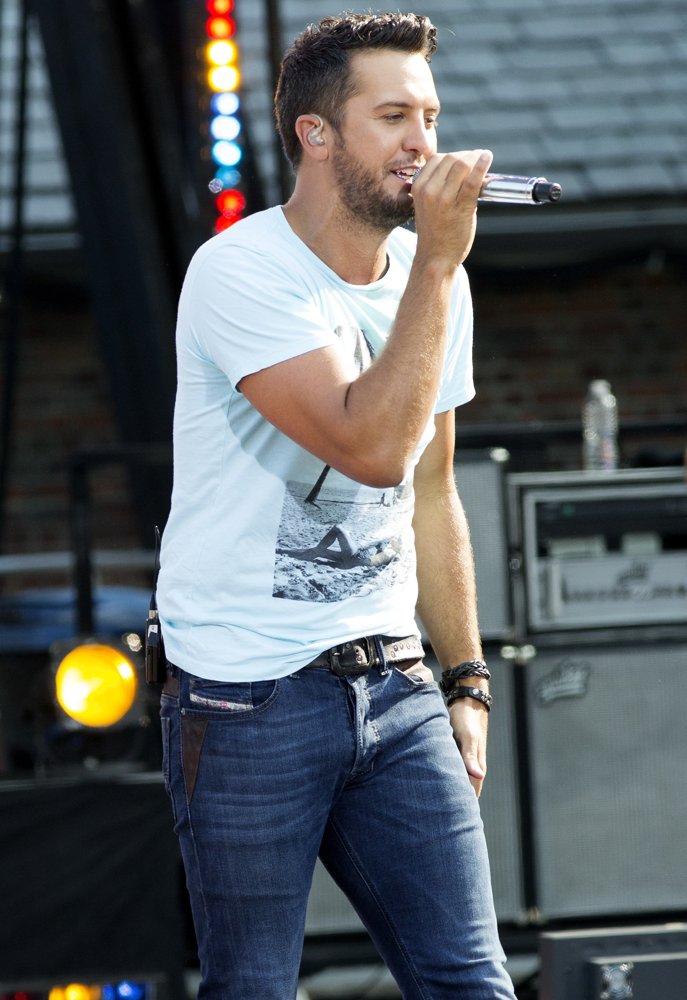 Luke Bryan Picture 186 - Fashion Rocks 2014 - Red Carpet Arrivals