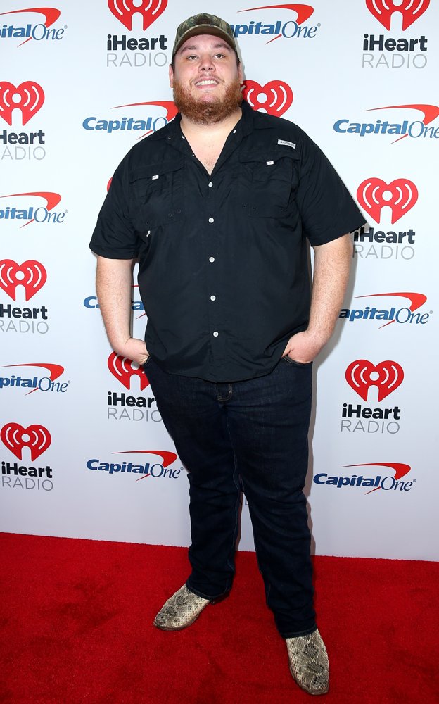 Luke Combs Pictures with High Quality Photos