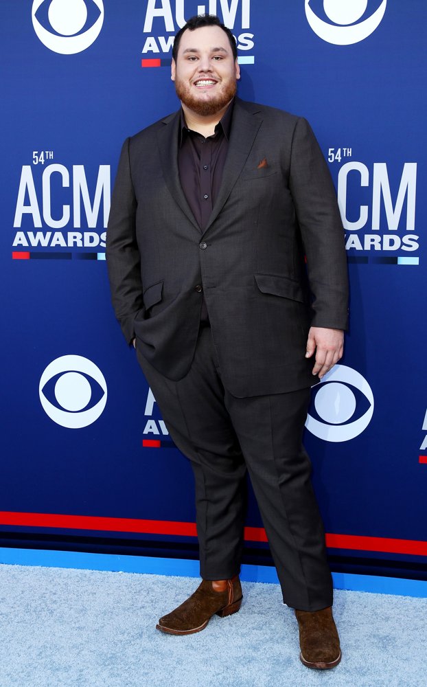 Luke Combs Pictures, Latest News, Videos.
