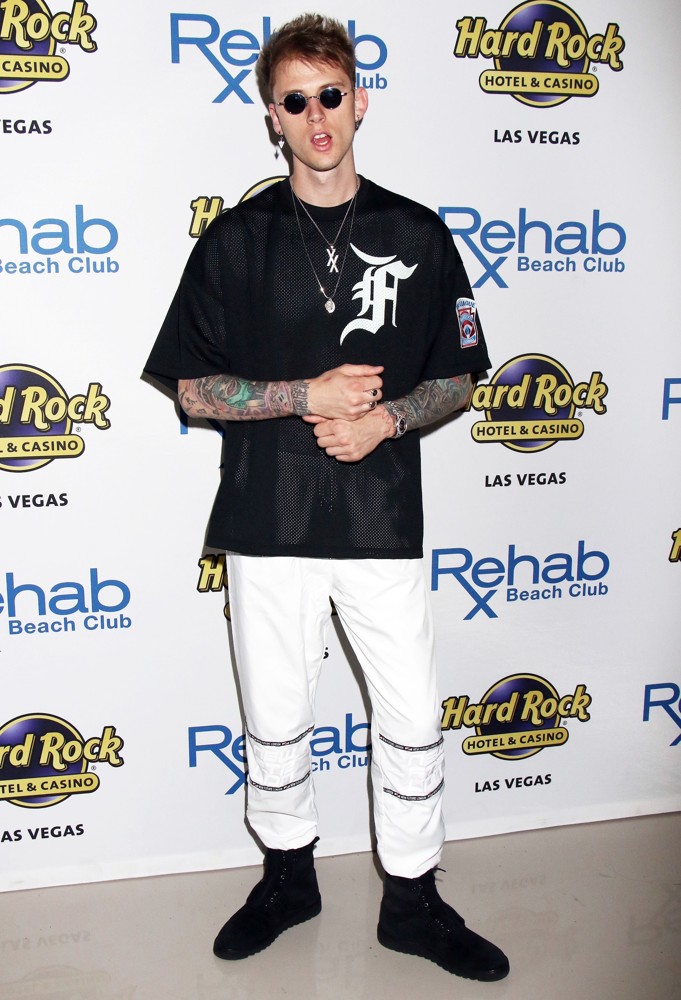 R. Kelly Picture 1 - Machine Gun Kelly Celebrates Memorial Day Weekend