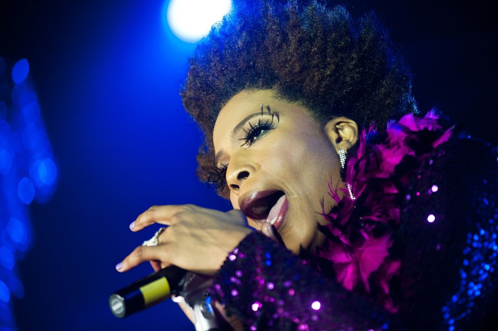 Macy Gray Picture 1 - Macy Gray Performs Live