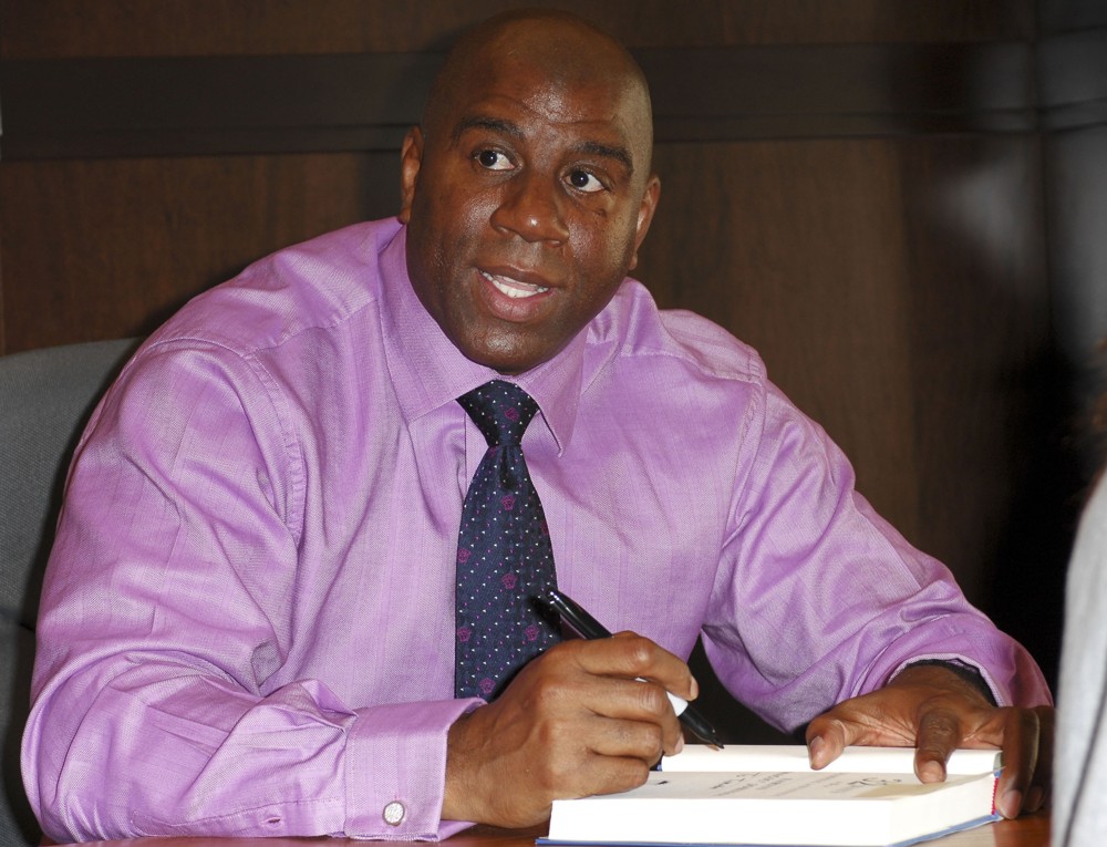 MAGIC! Picture 1 - Magic Johnson Signing for His Book 32 Ways to be A ...