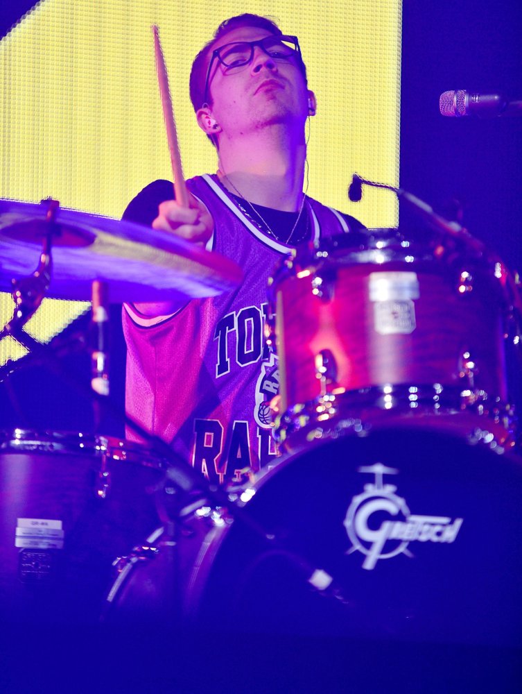 alex-tanas Picture 1 - Y100 Jingle Ball 2014 - Performances