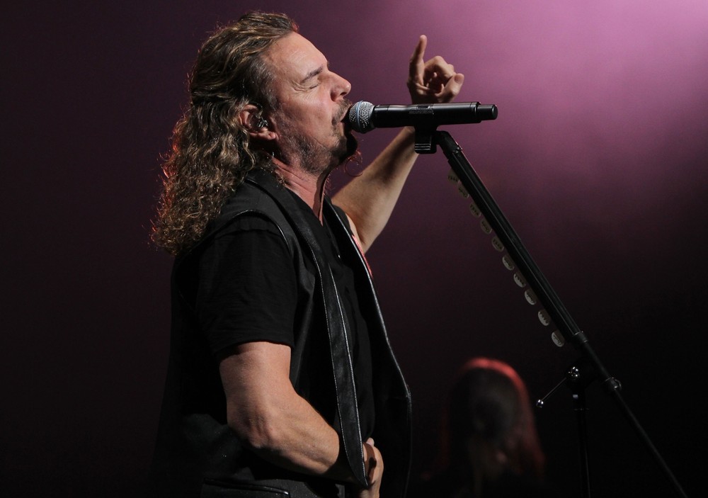 Mana Picture 1 - Mana Performing Live During Their Drama y Luz Tour