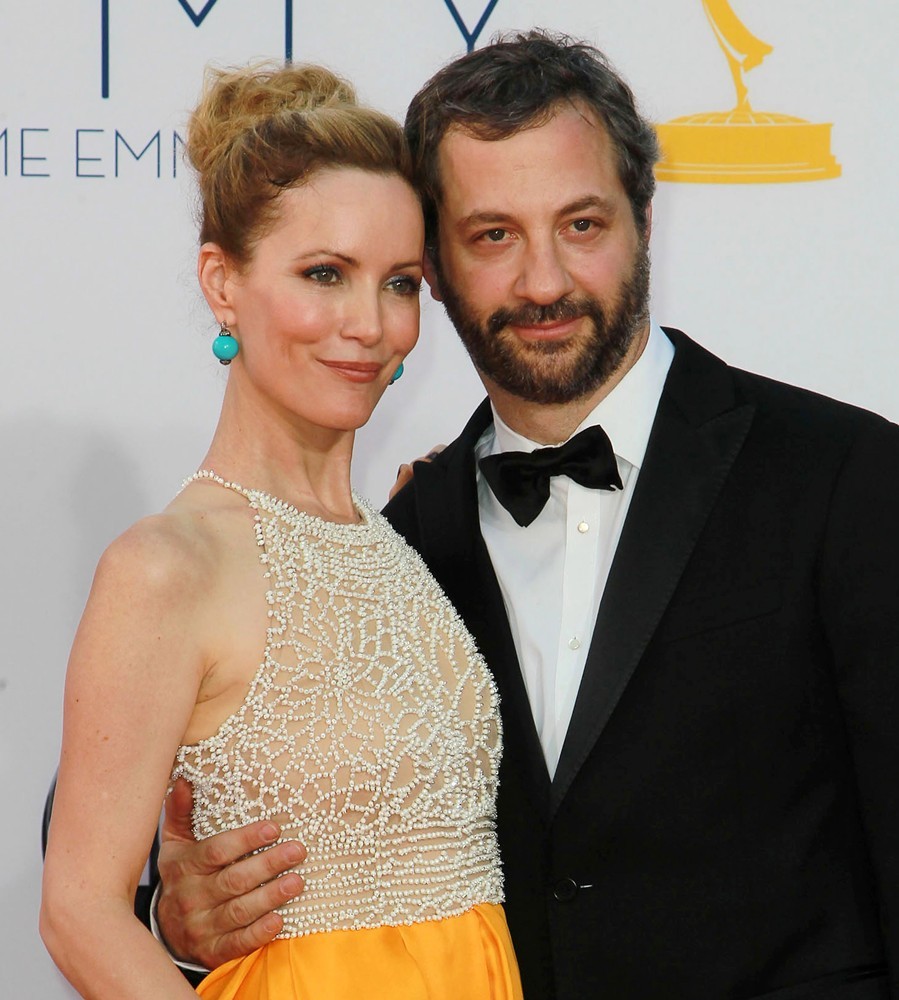 leslie-mann Picture 1 - 64th Annual Primetime Emmy Awards - Arrivals