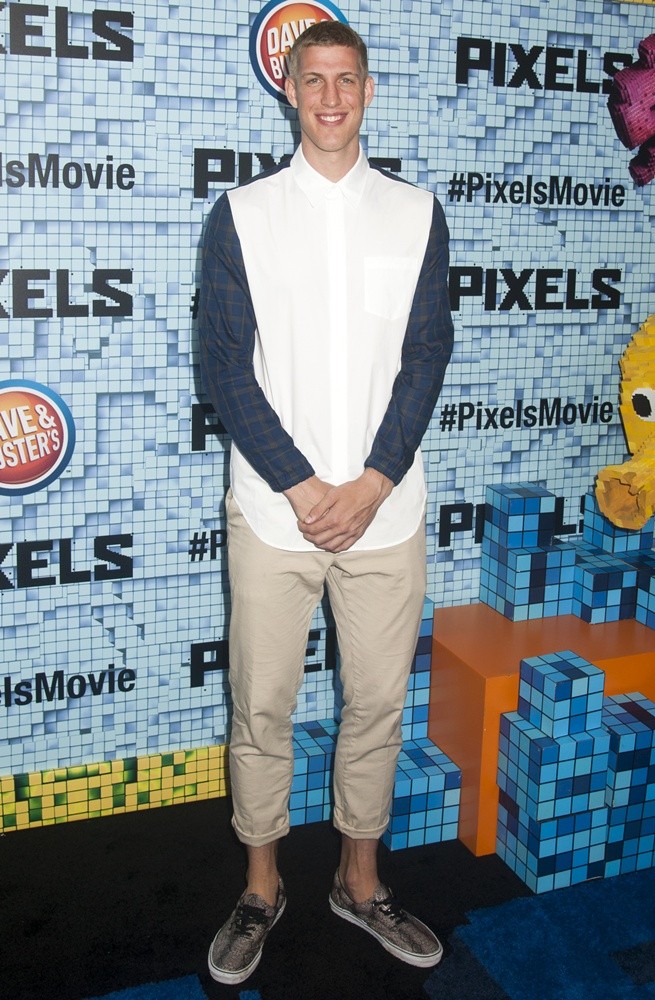 mason-plumlee Picture 1 - World Premiere of Pixels - Arrivals